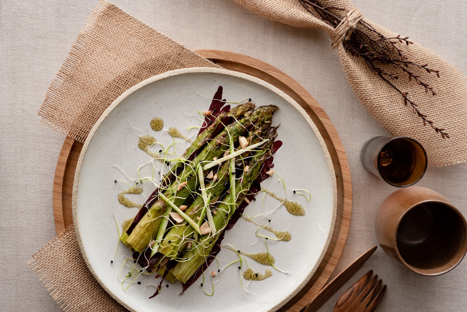 Asperges rôties, dulce et huile au basilic - Cook N'Tinem Chef à ...